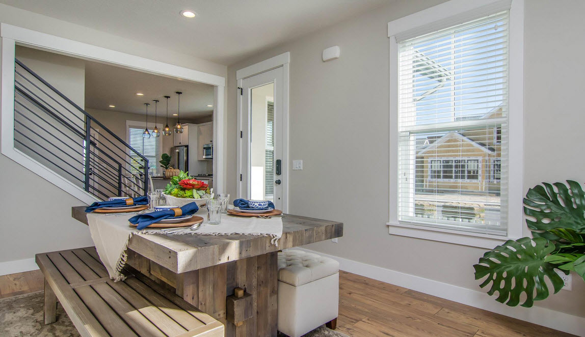 Destination Homes Living Area | Save Thousands With Communnie.