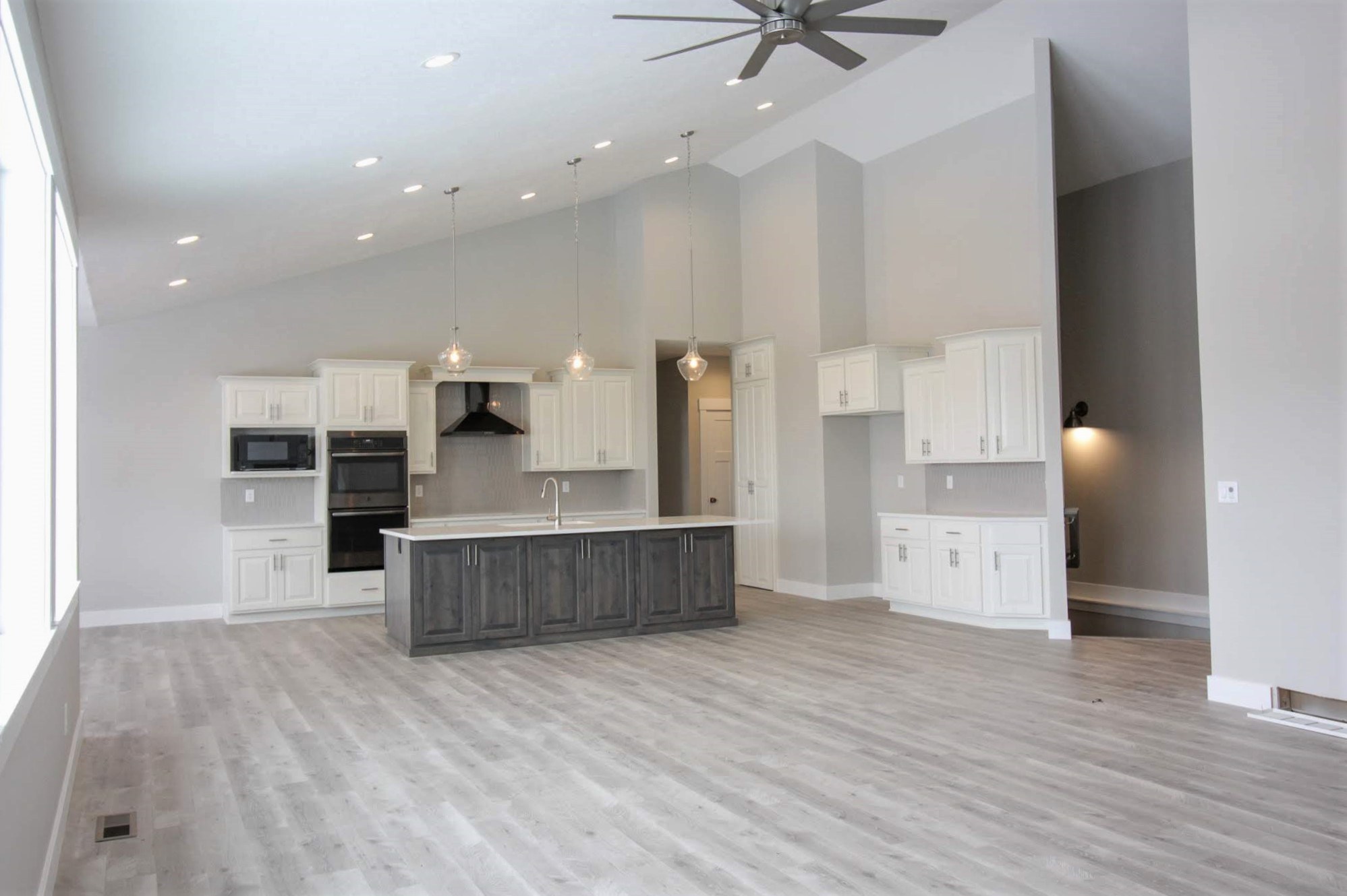 Hardly Bluff 4 | Save Thousands With Communnie.